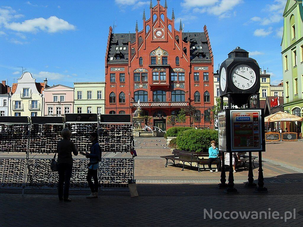 Wizytówka miasta Chojnice, piękny i zadbany Stary Rynek. Aż chce się ...